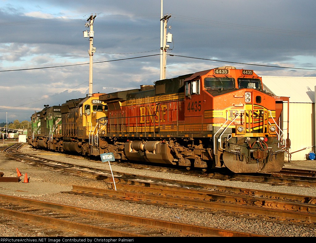 BNSF 4435